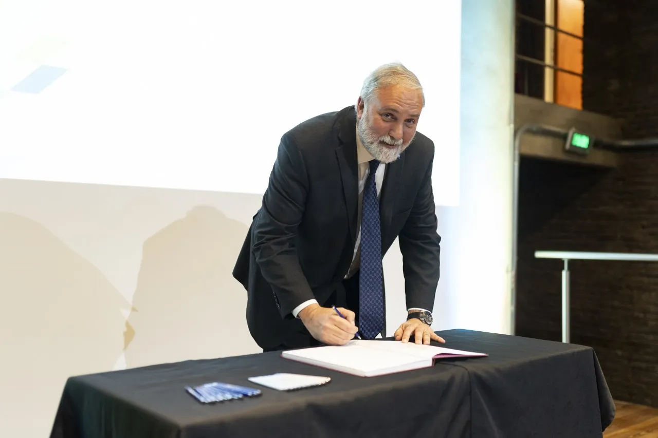 El rector Ainchil inicia el período 2025-2029 con foco en la ...