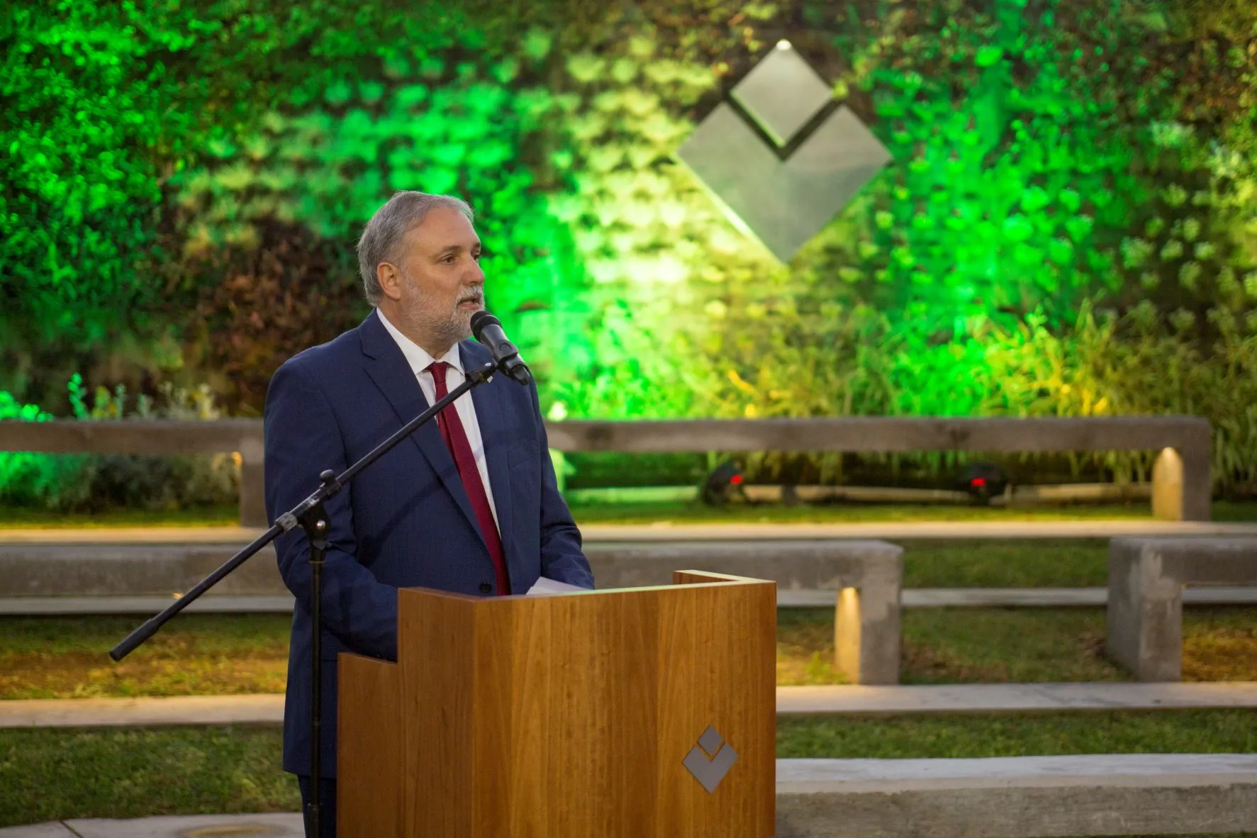 La UNSAdA tuvo su primer acto de entrega de diplomas de pregrado y grado